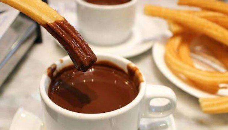 El carrer Petritxol, el paradís de la xocolata desfeta