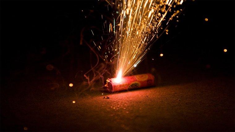 Els petards i la nit de Sant Joan, una tradició molt sorollosa